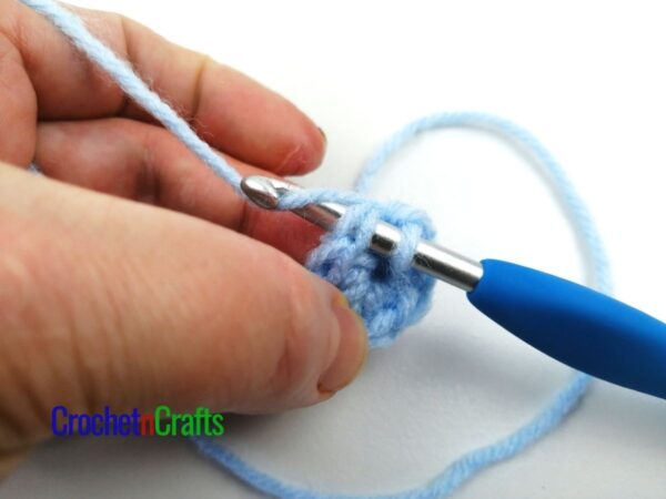 How to Single Crochet with Video and Photo Tutorial - CrochetNCrafts